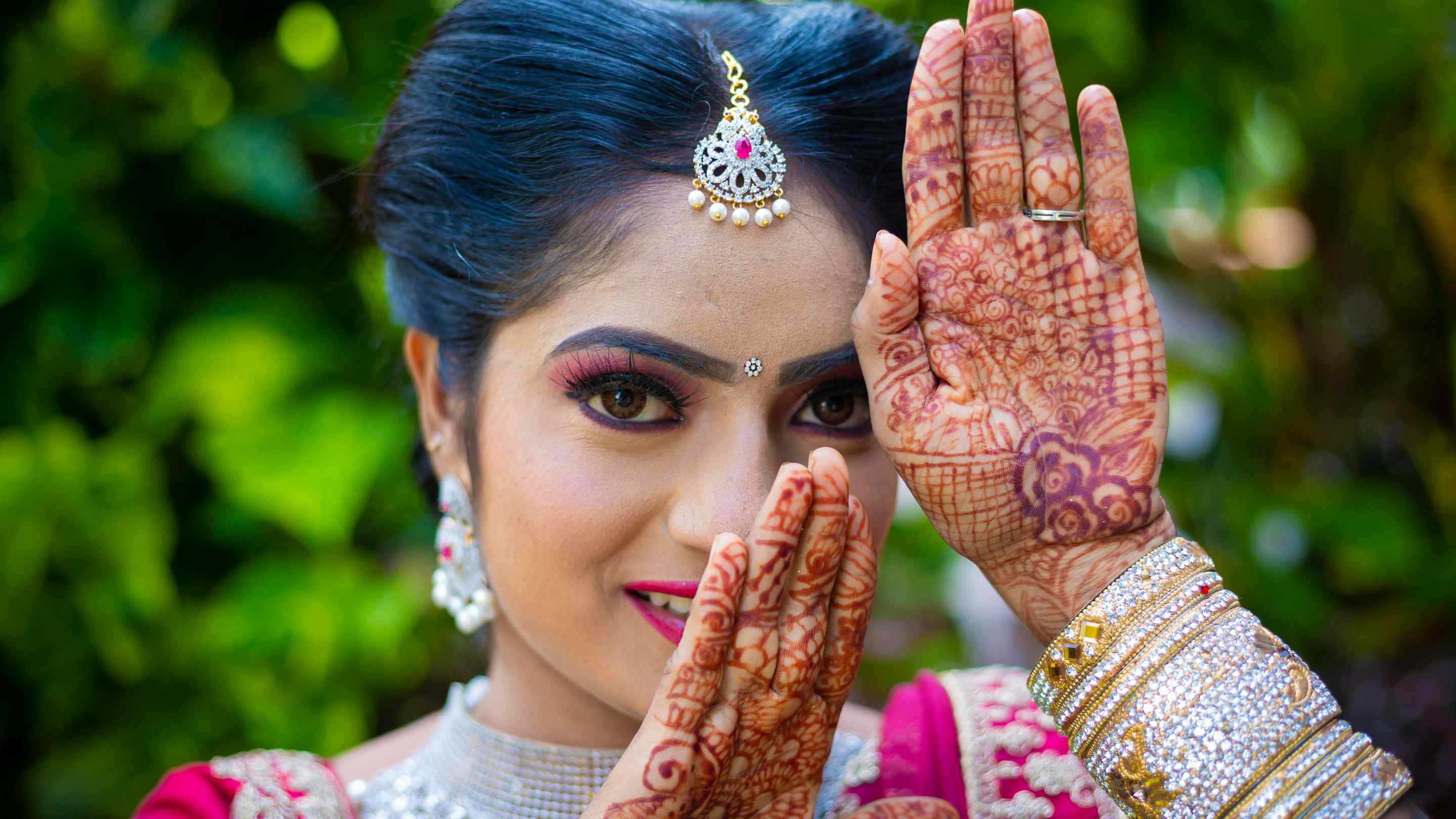 Mehndi Design Trends 2026: Bridal & Minimal Styles Guide | Happiffie